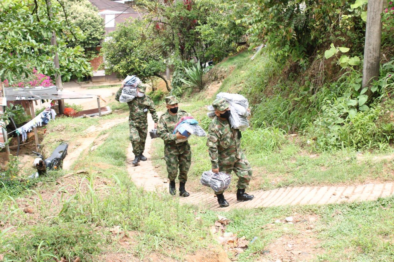 Ejército Nacional Apoya A Las Comunidades Vulnerables Ejército